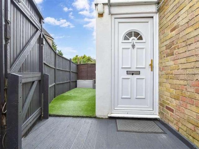 3 bed flat for sale