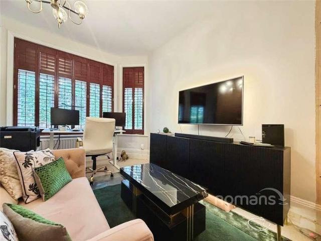 3 bed flat for sale