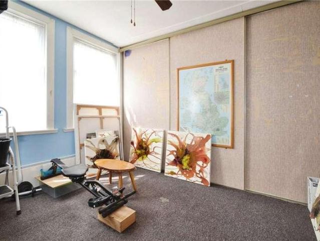 3 bed flat for sale