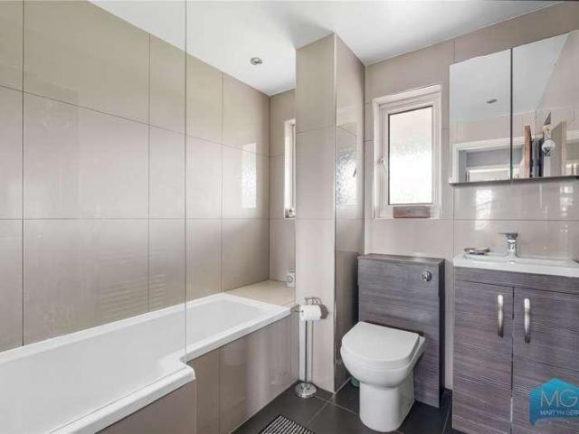 3 bed flat for sale