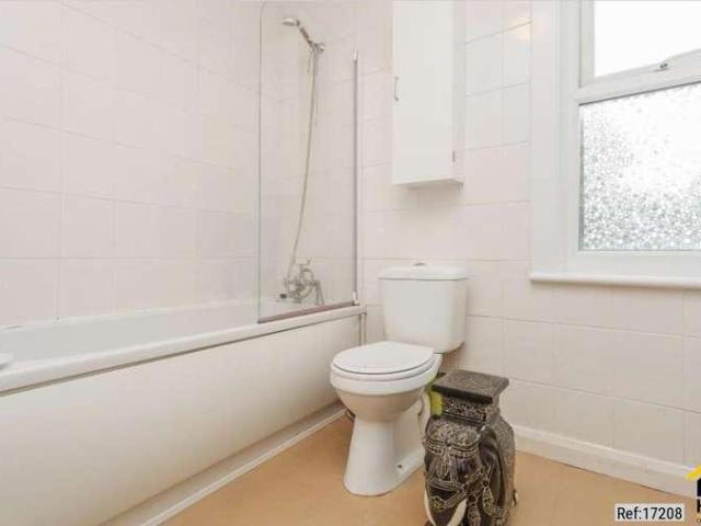 3 bed flat for sale