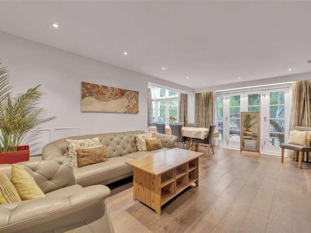 3 bed flat for sale