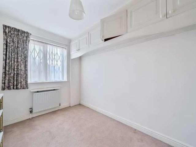 3 bed flat for sale