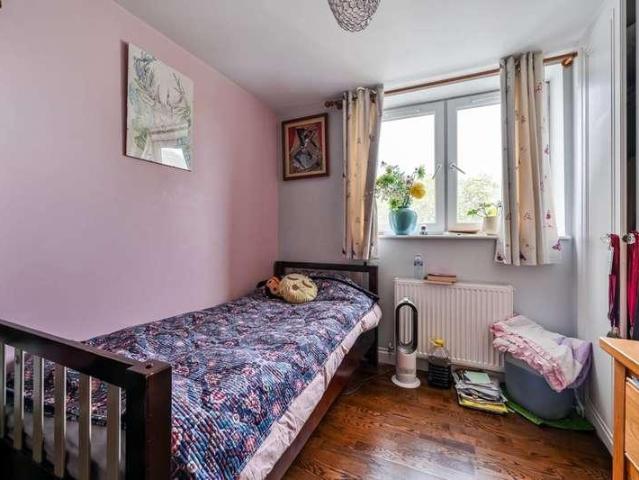 3 bed flat for sale