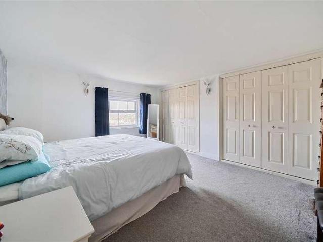 3 bed flat for sale