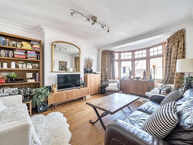3 bed flat for sale