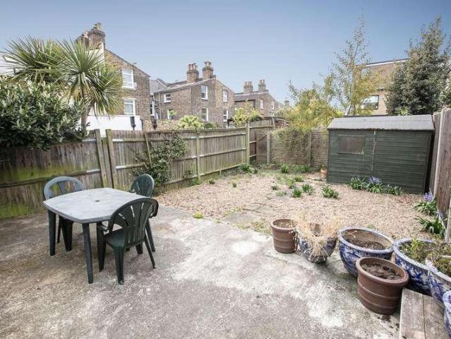 3 bed flat for sale