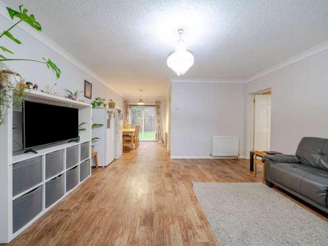 3 bed flat for sale