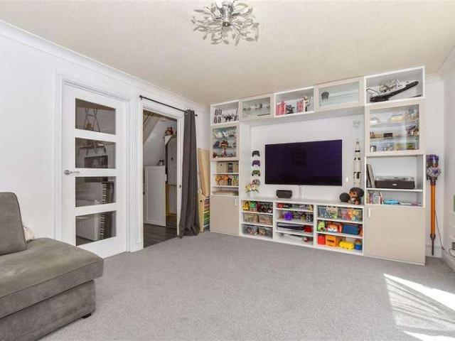 3 bed flat for sale