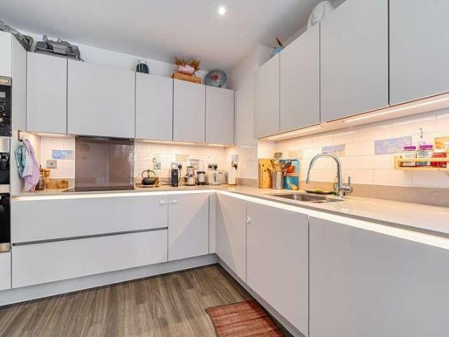 3 bed flat for sale