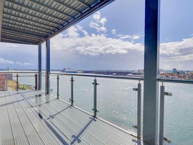 3 bed flat for sale