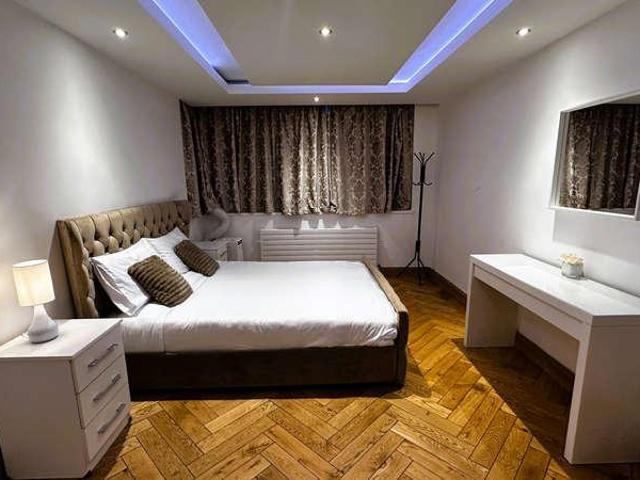 3 bed flat for sale