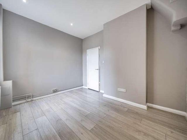3 bed flat for sale