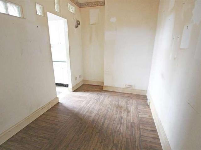 3 bed flat for sale