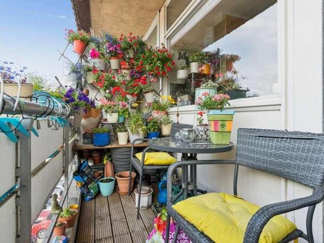 3 bed flat for sale