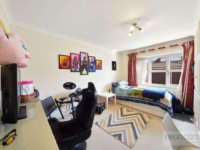 3 bed flat for sale