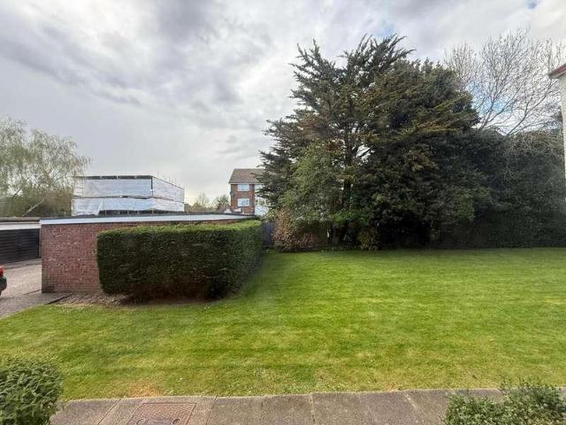 3 bed flat for sale