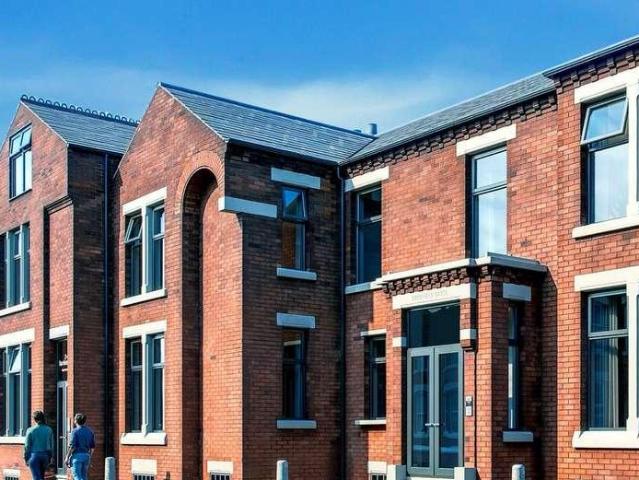 3 bed flat for sale