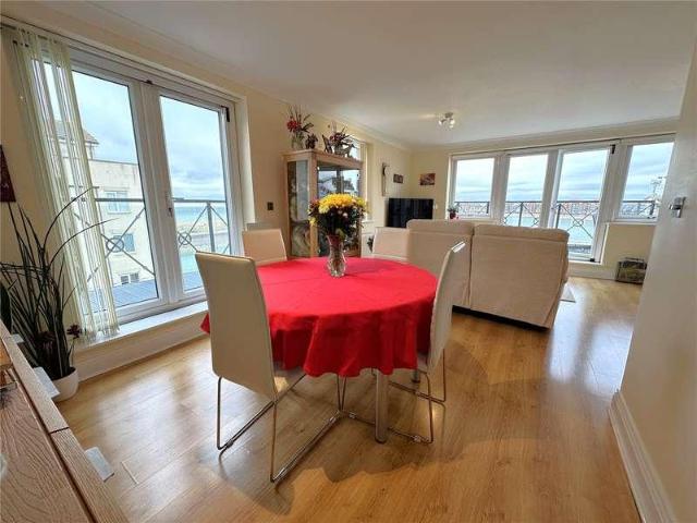 3 bed flat for sale