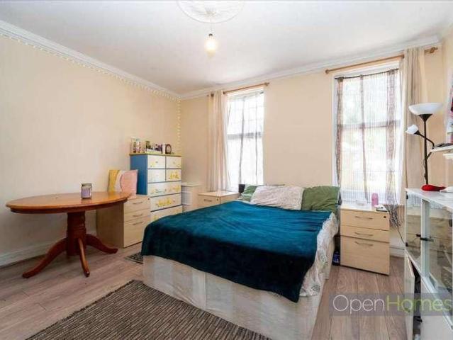 3 bed flat for sale