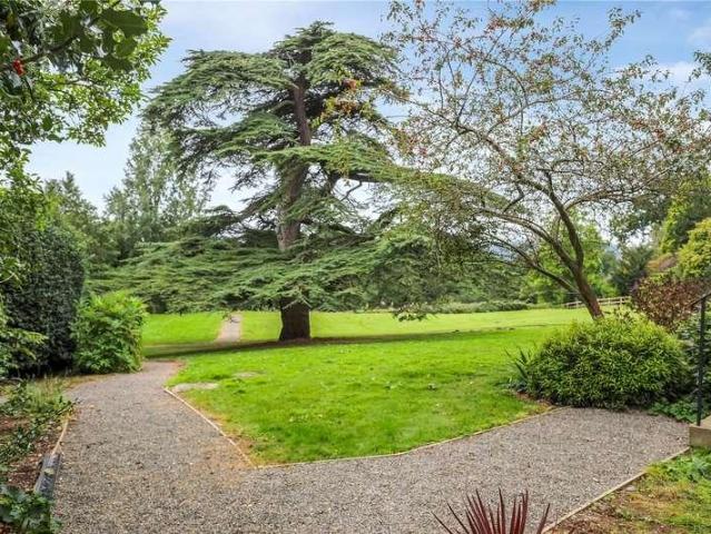 3 bed flat for sale