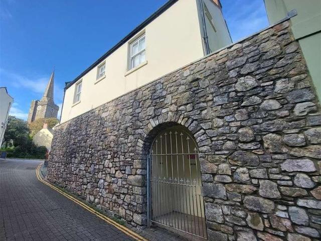 3 bed flat for sale