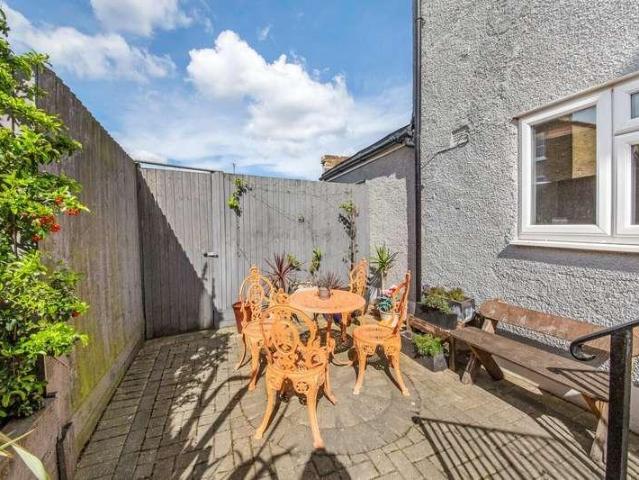 3 bed flat for sale