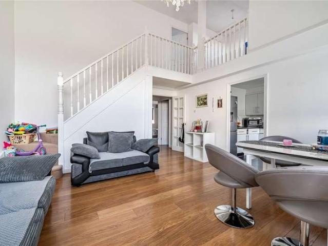 3 bed flat for sale