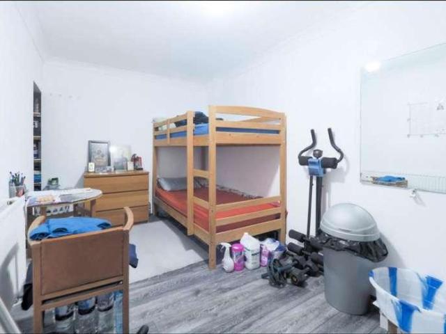 3 bed flat for sale