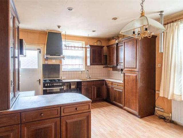 3 bed flat for sale