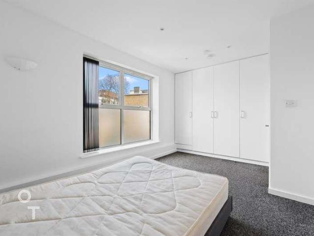 3 bed flat for sale