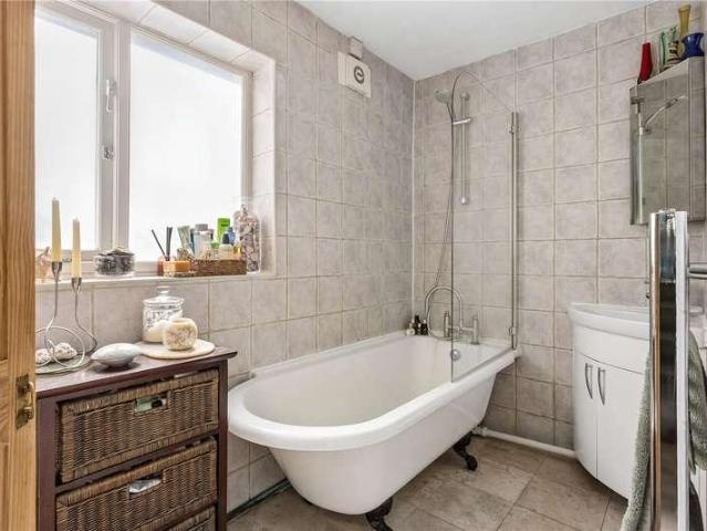 3 bed flat for sale