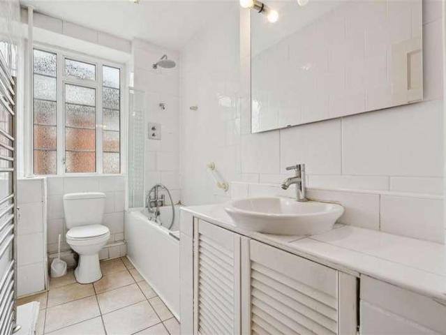 3 bed flat for sale