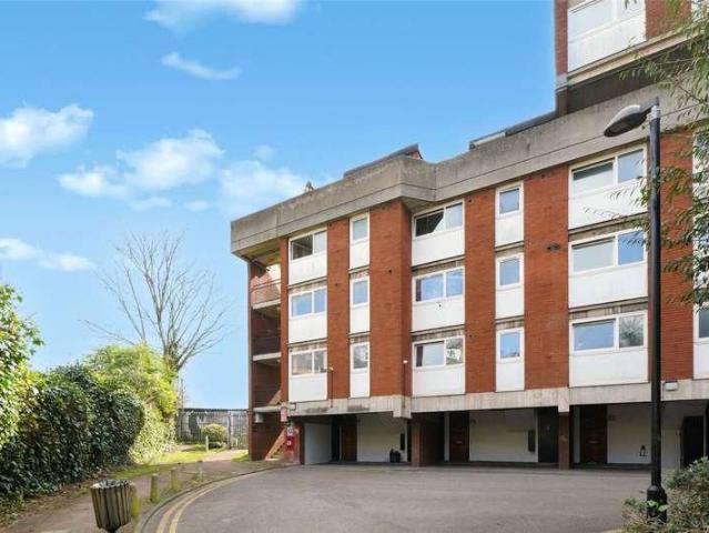 3 bed flat for sale