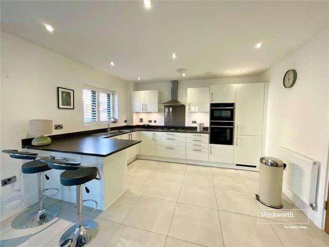 3 bed flat for sale