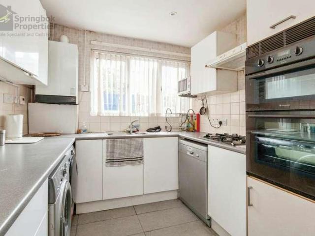 3 bed flat for sale