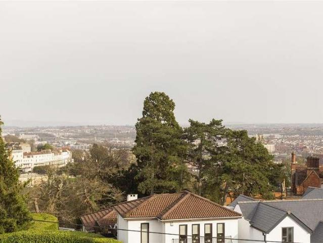 3 bed flat for sale