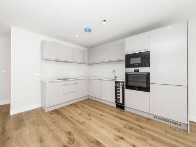 3 bed flat for sale