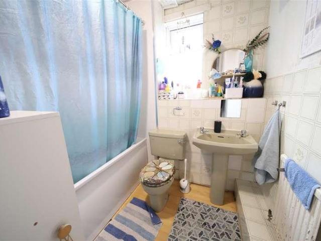 3 bed flat for sale