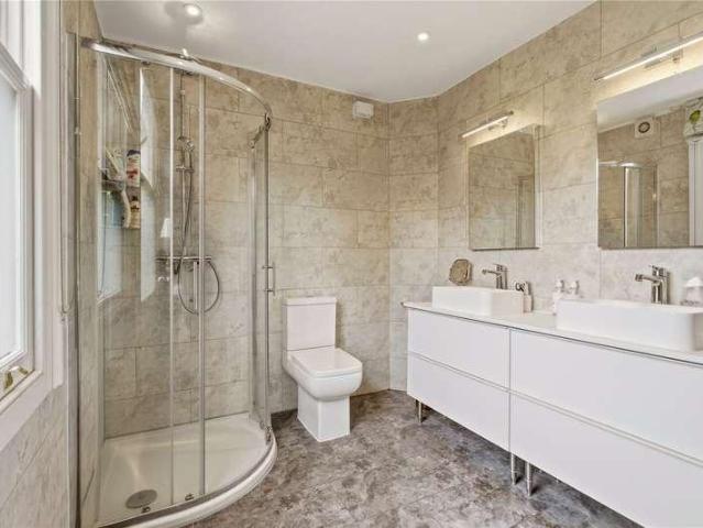 3 bed flat for sale