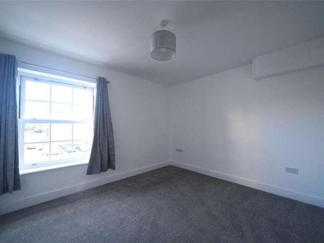3 bed flat for sale