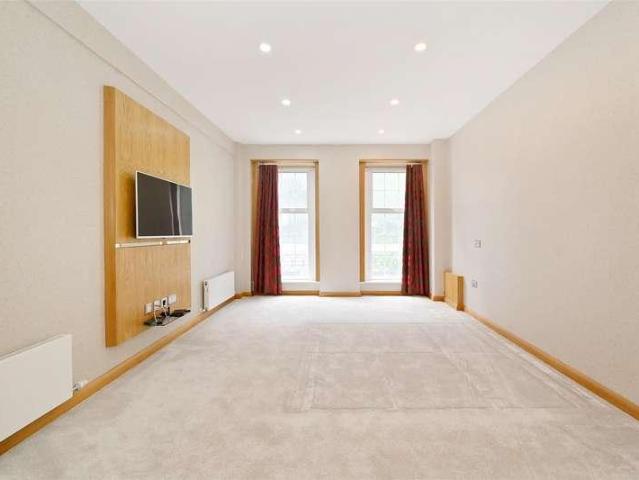 3 bed flat for sale
