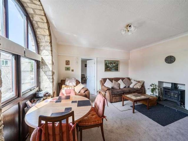 3 bed flat for sale