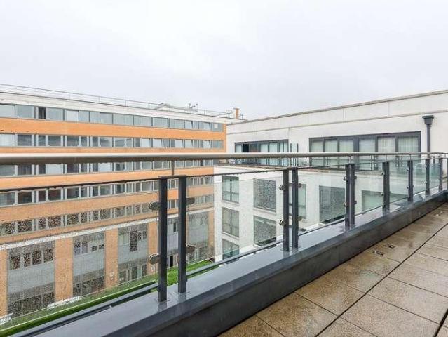 3 bed flat for sale