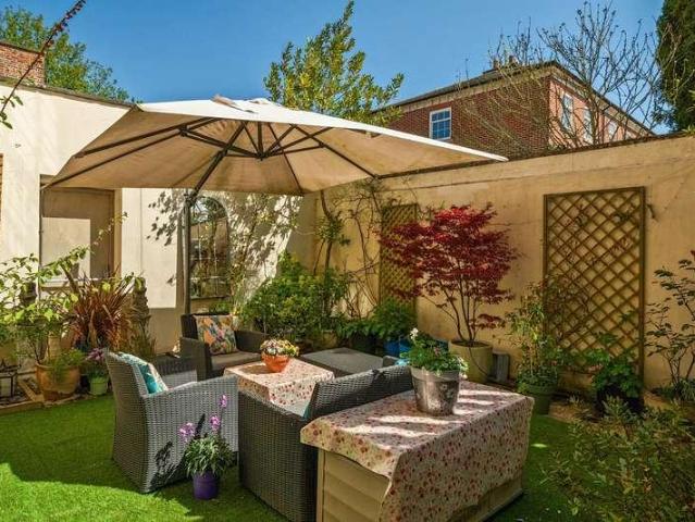 3 bed flat for sale