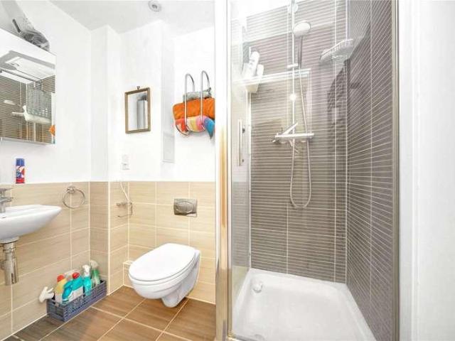 3 bed flat for sale