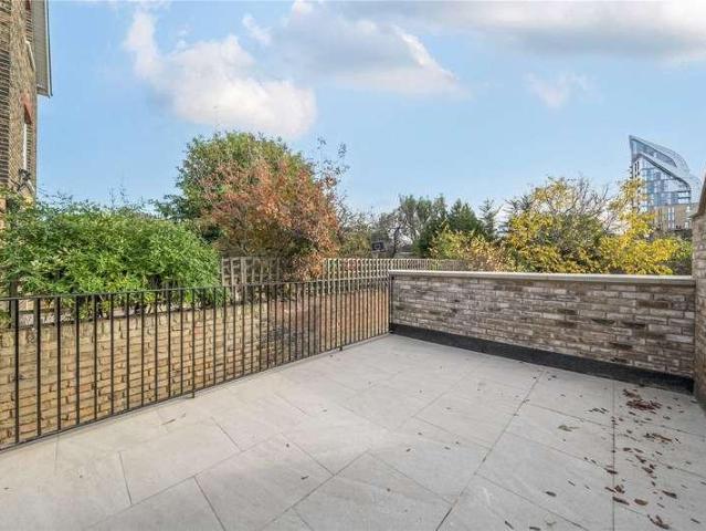 3 bed flat for sale