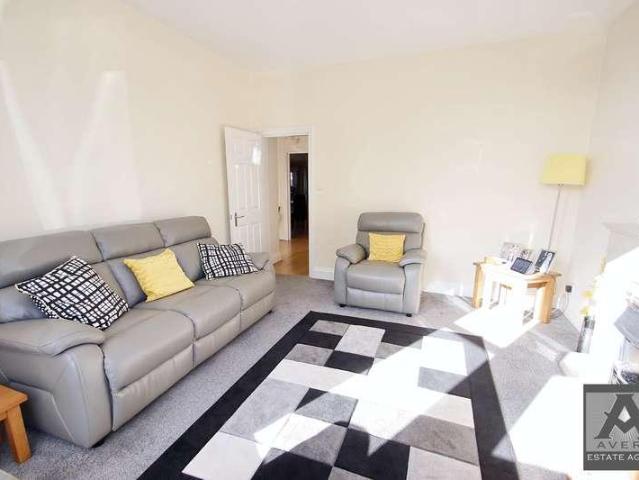 3 bed flat for sale