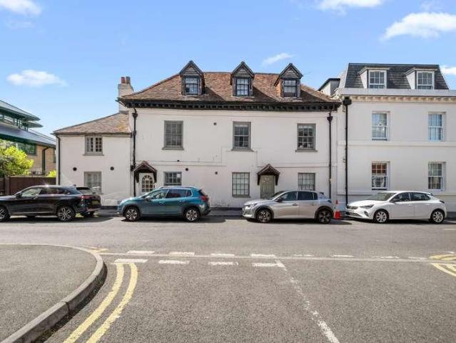 3 bed flat for sale