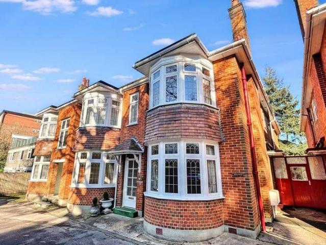 3 bed flat for sale
